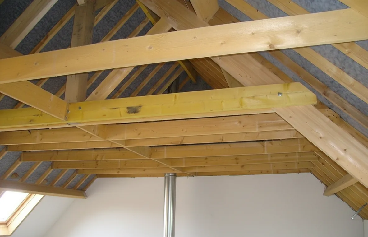 Solivage de plafond : matériaux, pose et sécurité expliqués